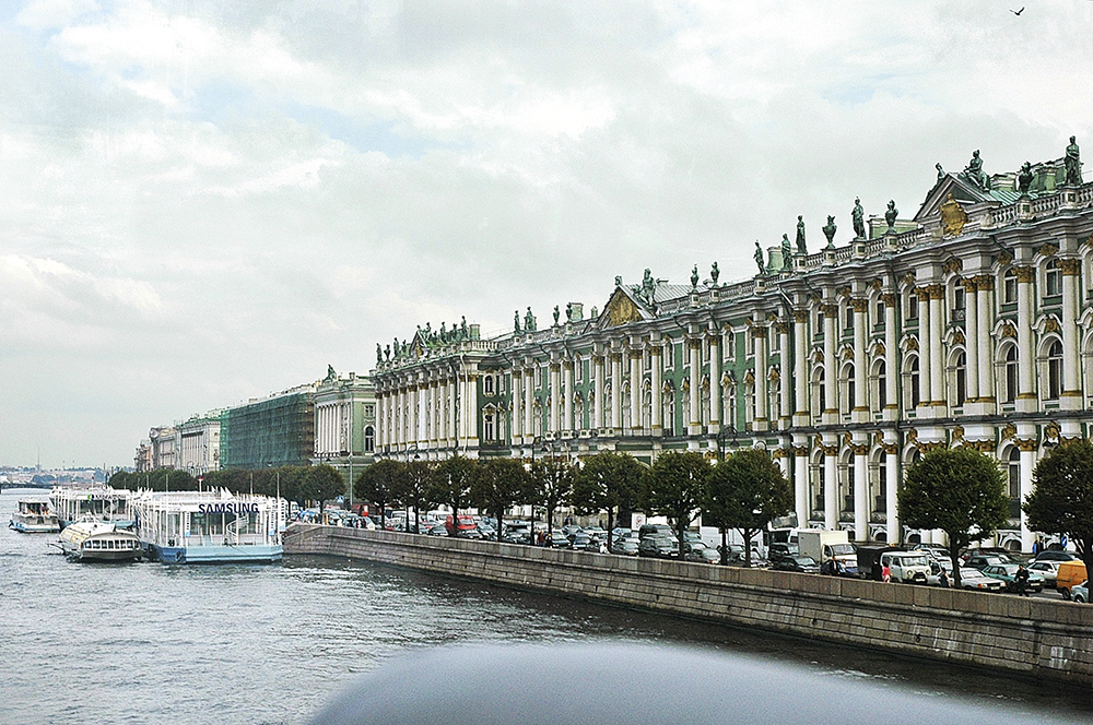 9 Rio Neva y el palacio de invierno (Museo Hermitage)_ger