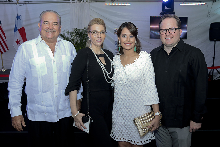 Gilberto Arosemena - Ermita Peres - Paola de Arosemena - Gilberto ...