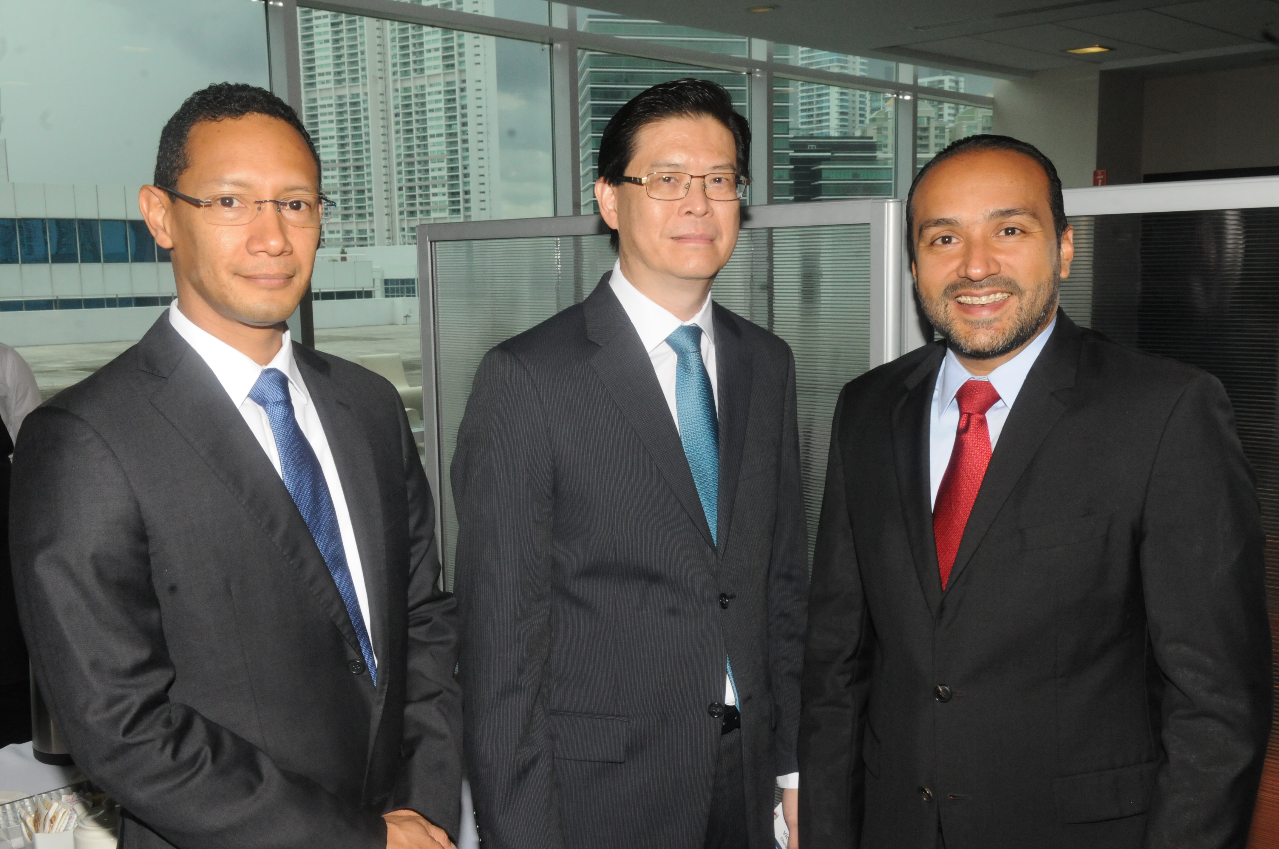Jose thompson Victor Chung,Mario Rojas