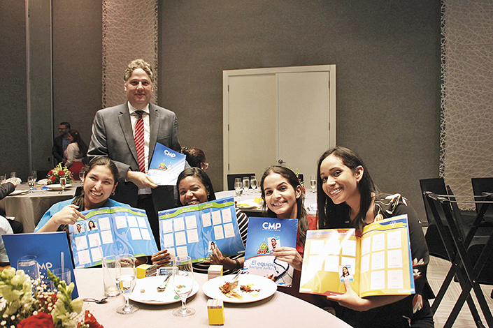 Dra. Eva San Martin, Dr. Jaime Boyd, Dra. Nadin Sanchez, Aileen ...